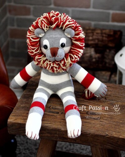 20 Cute and Easy DIY Sock Plushies - Craftsy Hacks