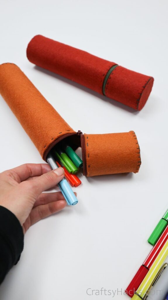 DIY Pencil Case Out of Toilet Rolls - Craftsy Hacks