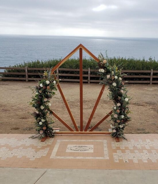 31 Stunning Wedding Arch Ideas for Your Special Day - Craftsy Hacks