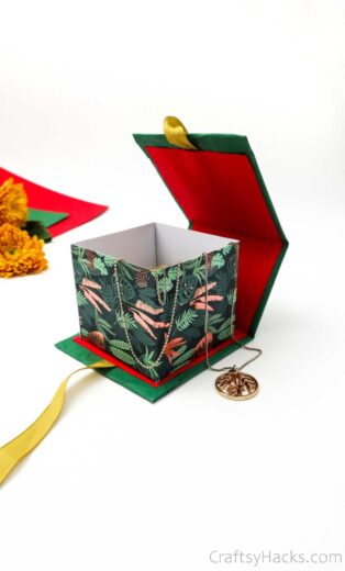 How to Make a Gift Box (Step-by-Step Tutorial) - Craftsy Hacks