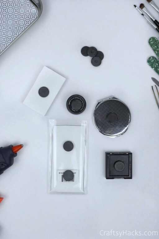 DIY Magnetic Organizer (Step-by-step Tutorial) - Craftsy Hacks