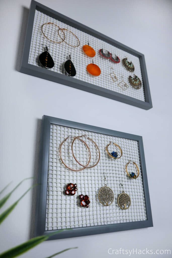 DIY Earring Organizer Out of Frames - Craftsy Hacks