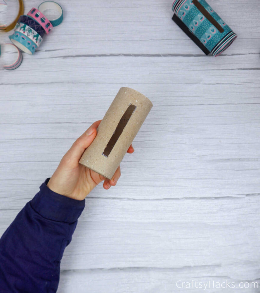 DIY Phone Holder from Toilet Paper Roll - Craftsy Hacks