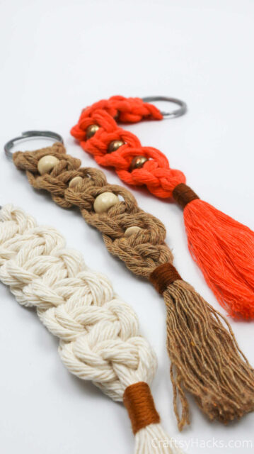 DIY Macrame Keychain (Step-by-Step Tutorial) - Craftsy Hacks