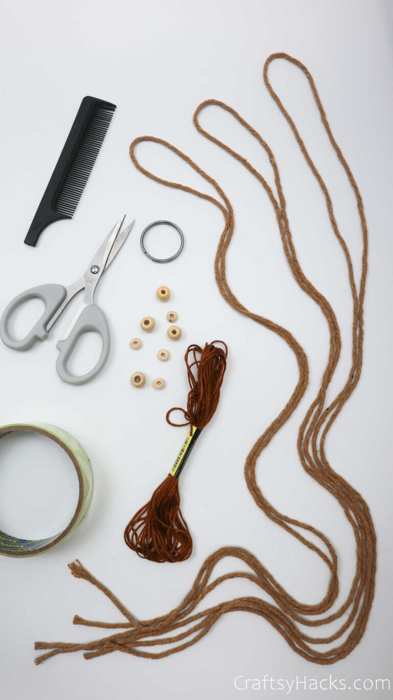 DIY Macrame Keychain (Step-by-Step Tutorial) - Craftsy Hacks