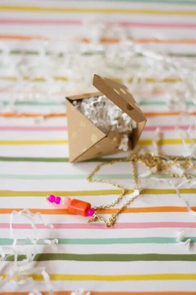 41 DIY Necklace Ideas Anyone Can Make - Craftsy Hacks
