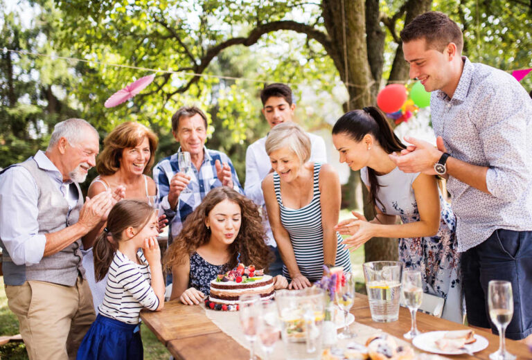 27 Teen Birthday Party Activities - Craftsy Hacks