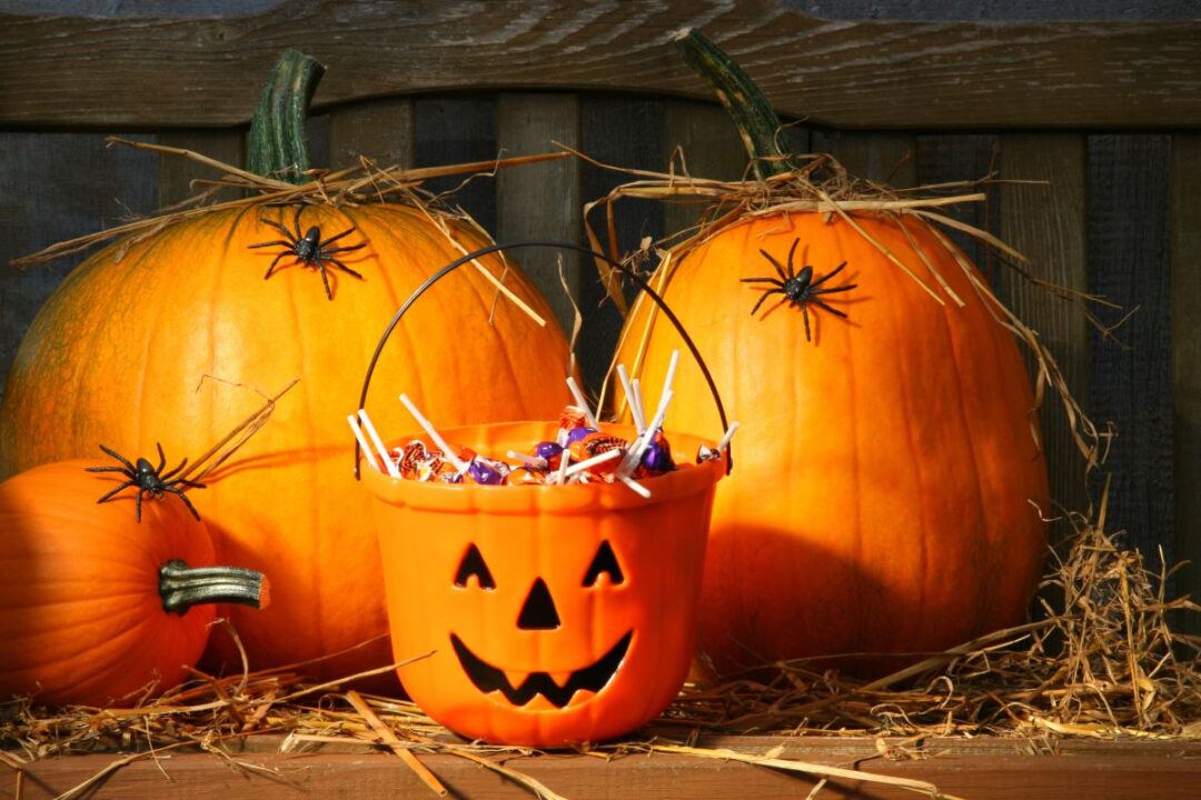 31 Halloween Party Games for Teens and Tweens - Craftsy Hacks