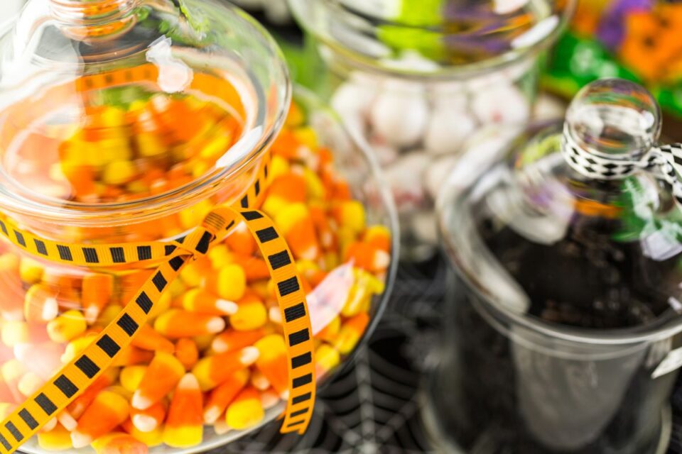 31 Halloween Party Games for Teens and Tweens - Craftsy Hacks