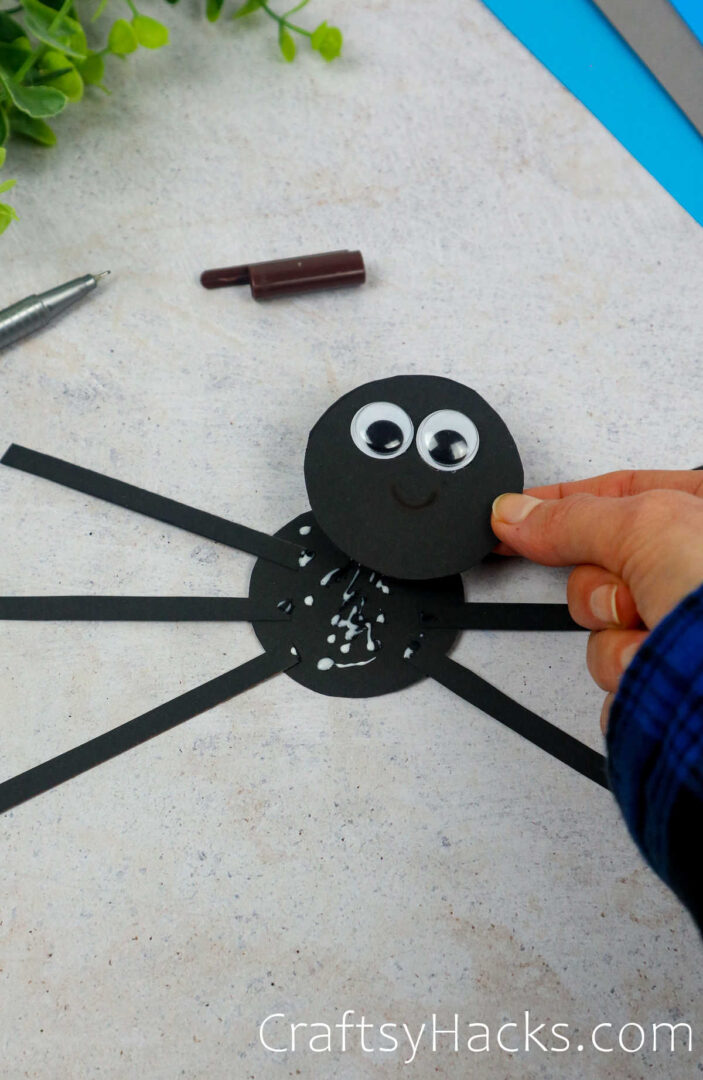 DIY Paper Spider (Step-by-Step) - Craftsy Hacks