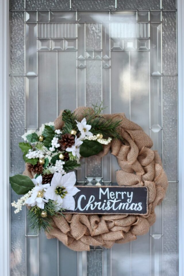 31 Farmhouse Christmas Decor Ideas - Craftsy Hacks