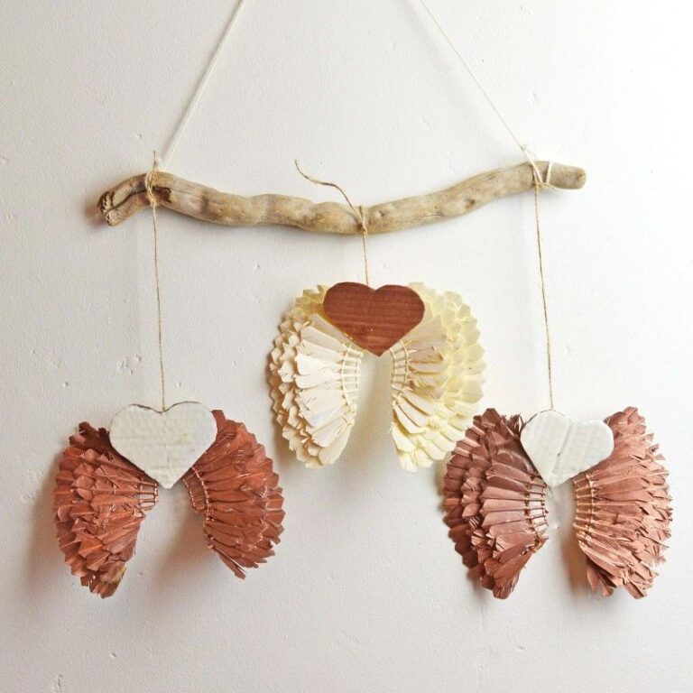 41 Fantastic Feather Crafts - Craftsy Hacks