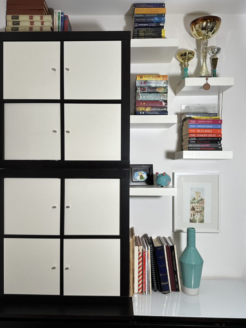 21 Genius Ways To Organize A Small Bedroom Craftsy Hacks