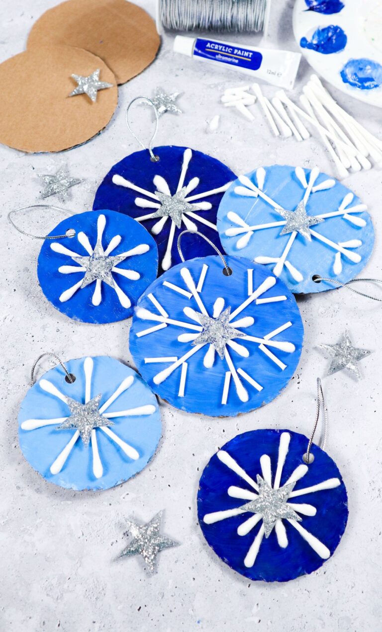 Q-Tip Snowflakes - Craftsy Hacks