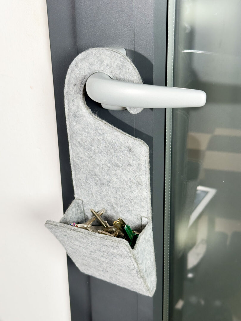 21 Cheap Ways to Organize Home - Craftsy Hacks