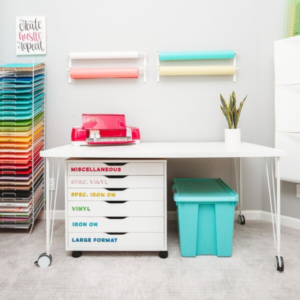 23 Craft Room Ideas You Have to See to Believe - Craftsy Hacks