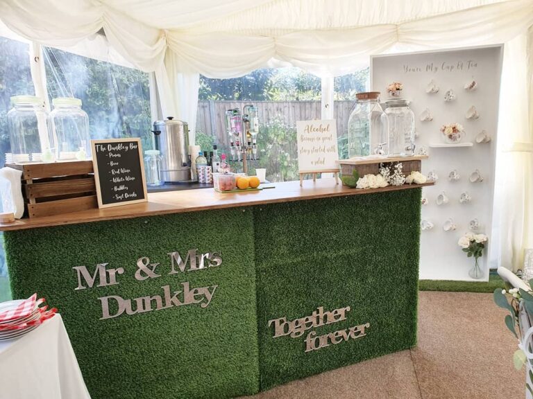 31 Casual Wedding Ideas for Low-Key Couples - Craftsy Hacks