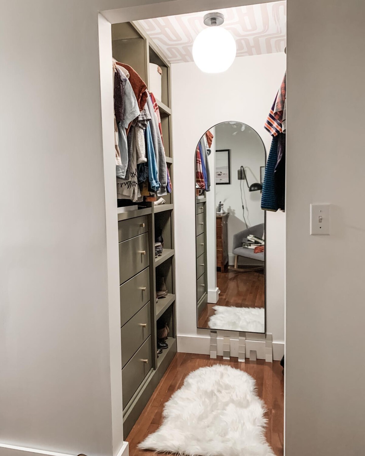 31 The Most Clever Small Walk-In Closet Ideas - Craftsy Hacks