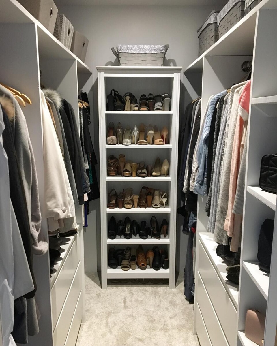 31 The Most Clever Small Walk-In Closet Ideas - Craftsy Hacks