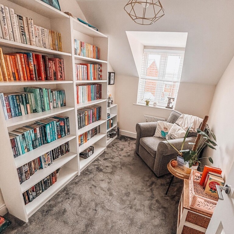 21 Ways to Beautifully Store Books - Craftsy Hacks