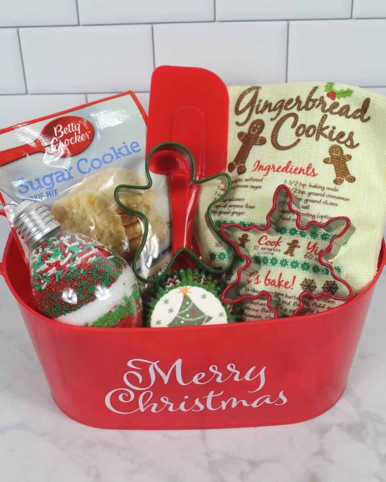 17 Christmas Basket Ideas for Sister - Craftsy Hacks