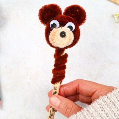 Pipe Cleaner Pencil Topper - Craftsy Hacks