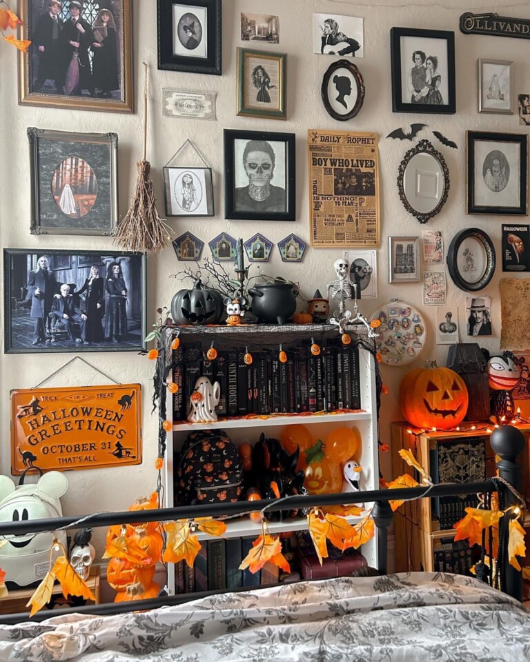 31 Scary Halloween Indoor Decorating Ideas - Craftsy Hacks