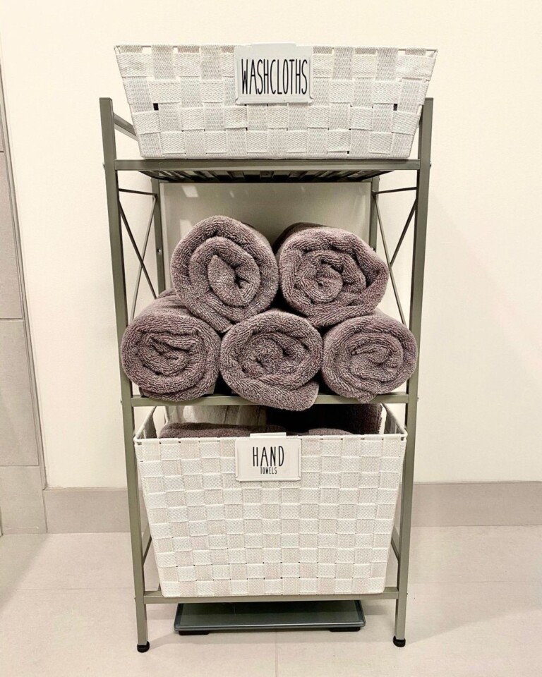 23 Super Clever Ways to Organize Towels - Craftsy Hacks