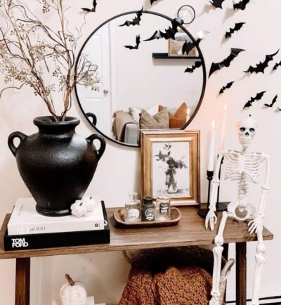 31 Scary Halloween Indoor Decorating Ideas - Craftsy Hacks
