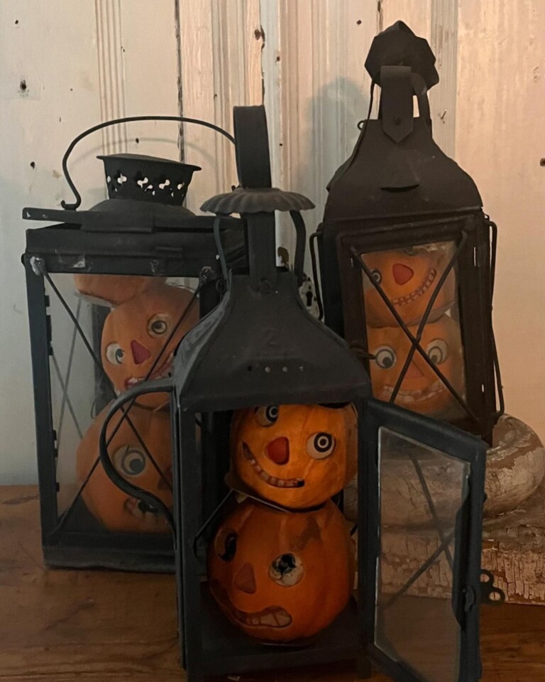 31 Scary Halloween Indoor Decorating Ideas - Craftsy Hacks