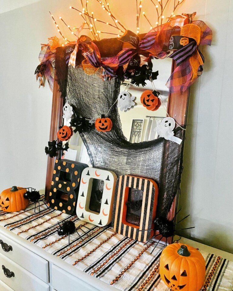 31 Scary Halloween Indoor Decorating Ideas - Craftsy Hacks