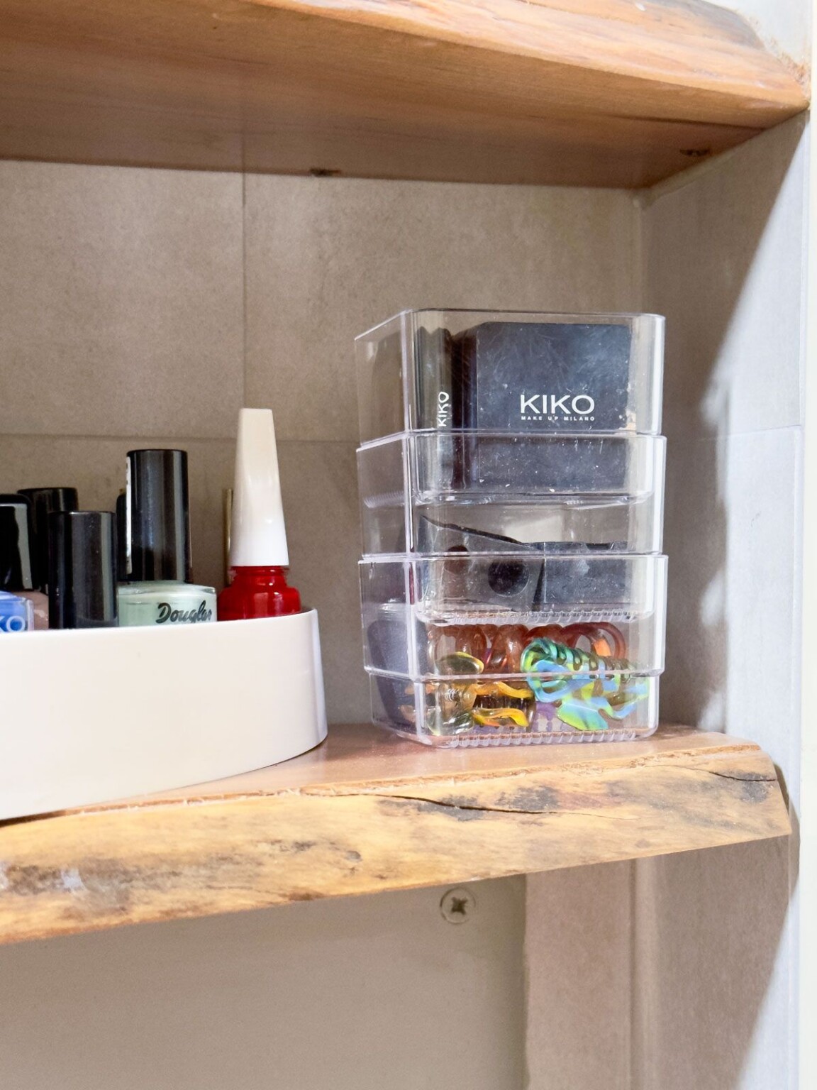 21 Clever Makeup Organizing Ideas - Craftsy Hacks