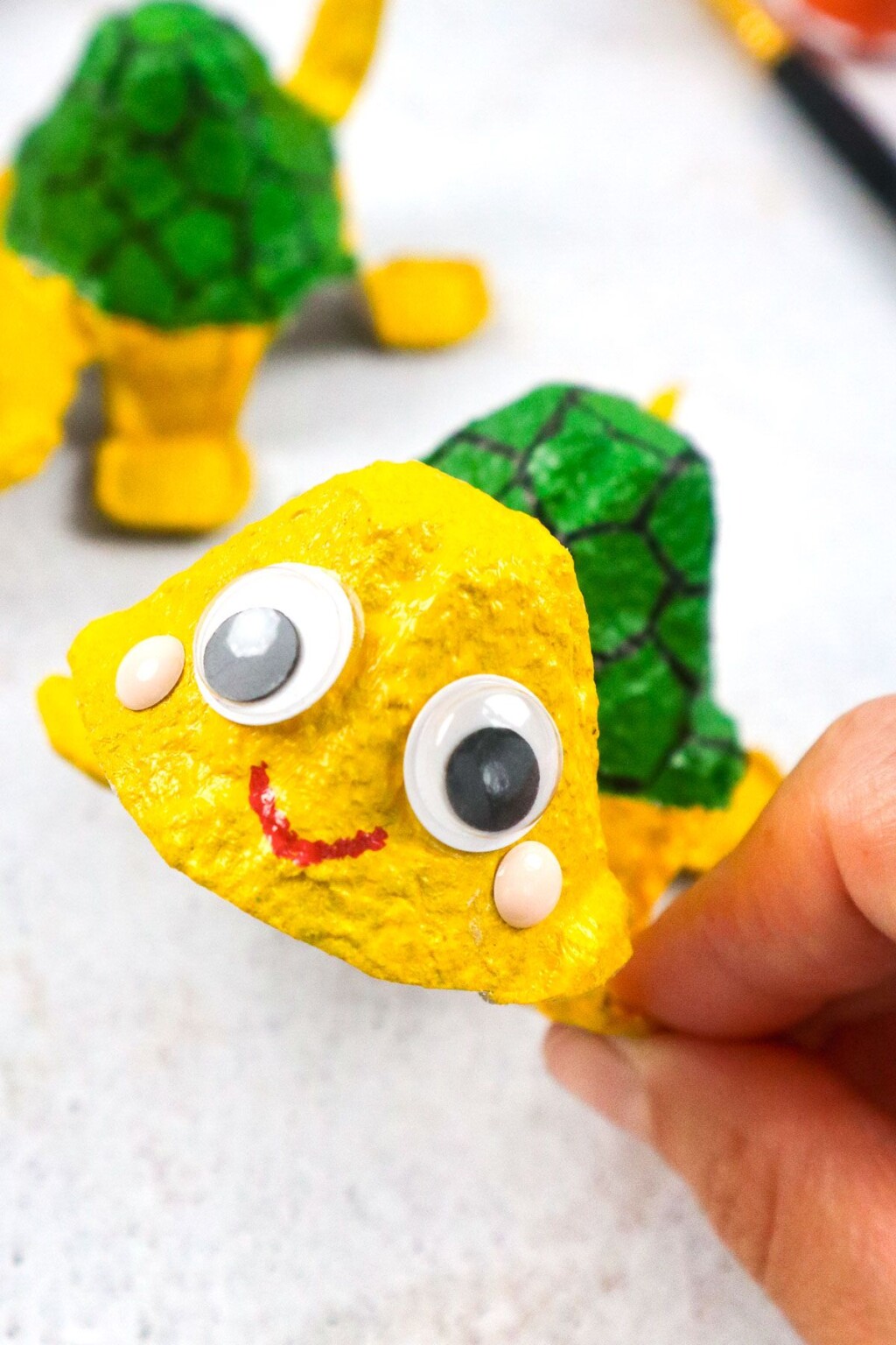 DIY Egg Carton Turtle - Craftsy Hacks
