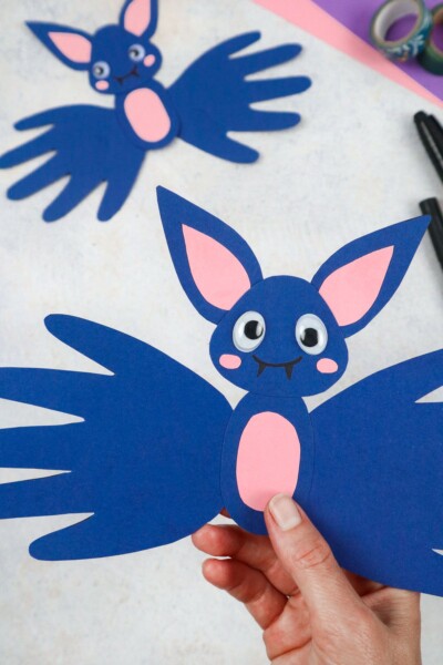 Handprint Bats - Craftsy Hacks
