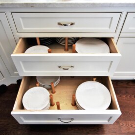 17 Cool Plate Organization Tricks Anyone Can Use - Craftsy Hacks
