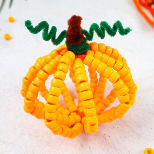 DIY Pipe Cleaner Pumpkin - Craftsy Hacks