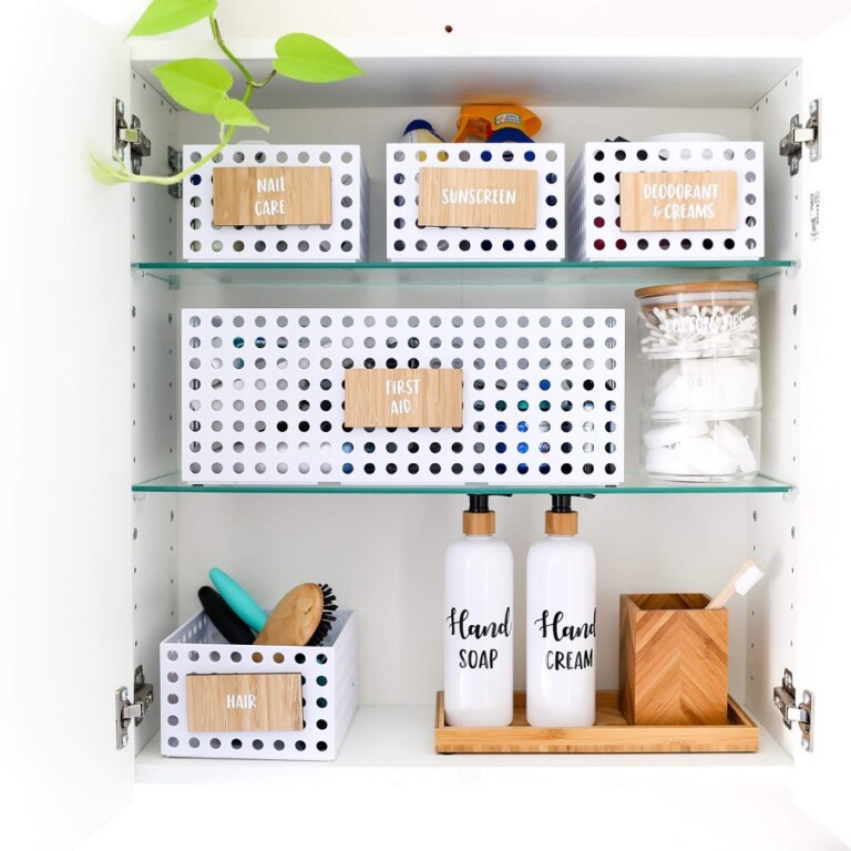 21 Genius Bathroom Cabinet Organization Hacks - Craftsy Hacks