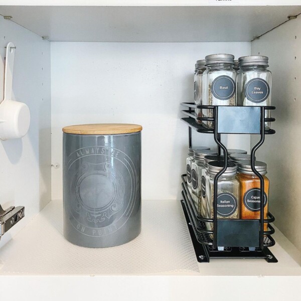 21 Spice Rack Organizing Ideas for Noobs - Craftsy Hacks