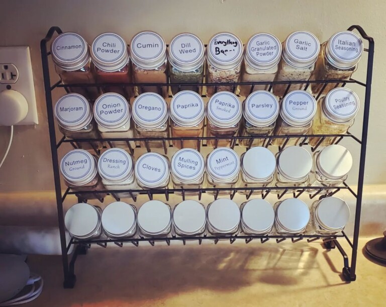 21 Spice Rack Organizing Ideas for Noobs - Craftsy Hacks