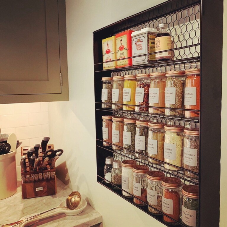 21 Spice Rack Organizing Ideas for Noobs - Craftsy Hacks