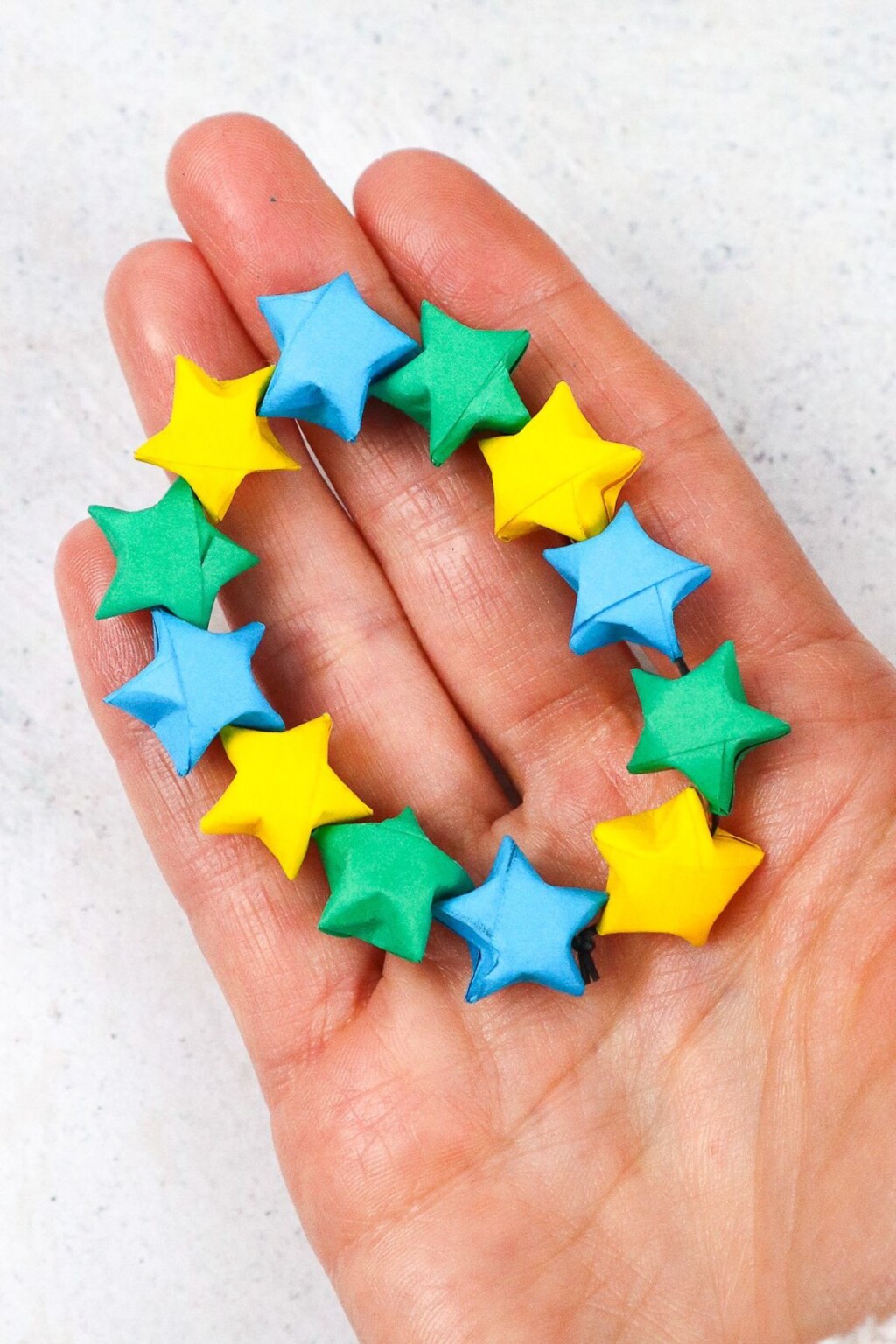 DIY Paper Bracelets - Craftsy Hacks