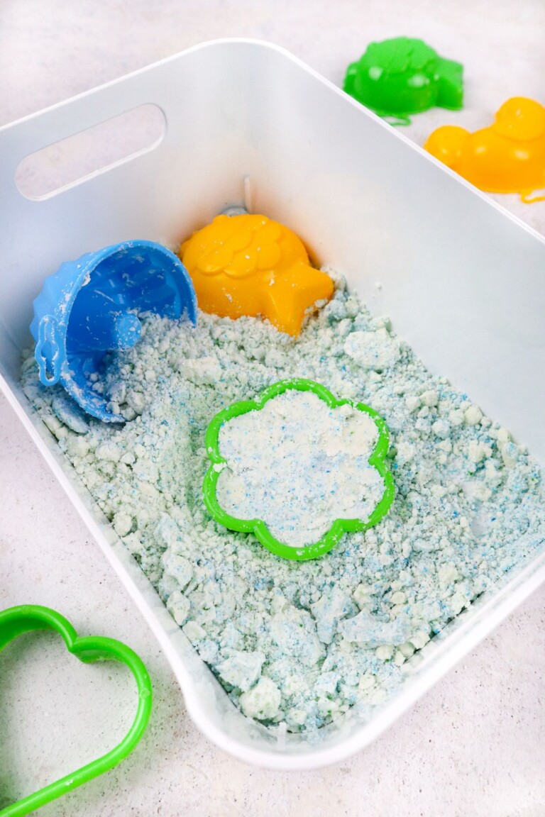 How to Make Colorful Moon Sand - Craftsy Hacks