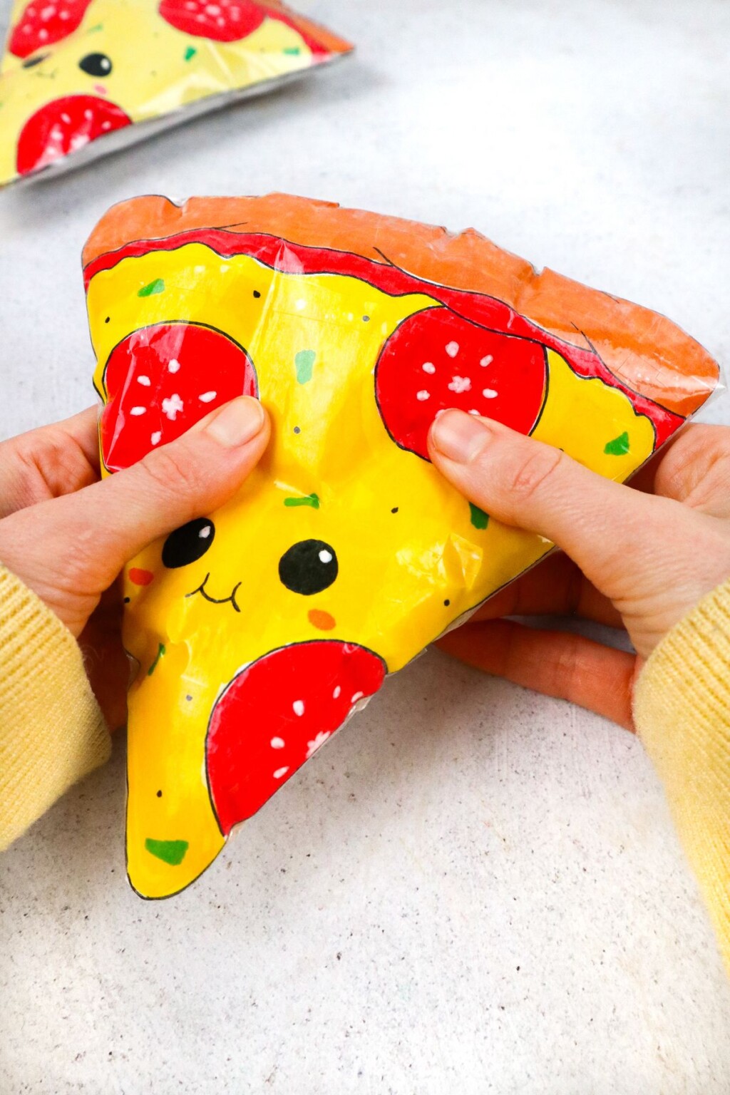 DIY Pizza Paper Squishy - Craftsy Hacks