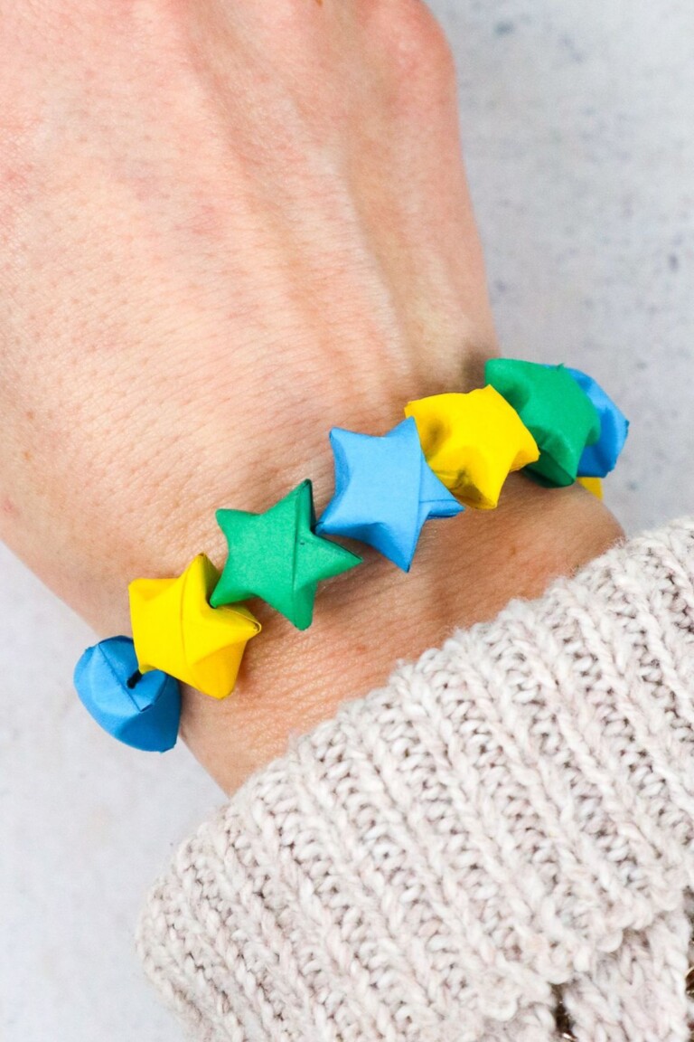 DIY Paper Bracelets - Craftsy Hacks