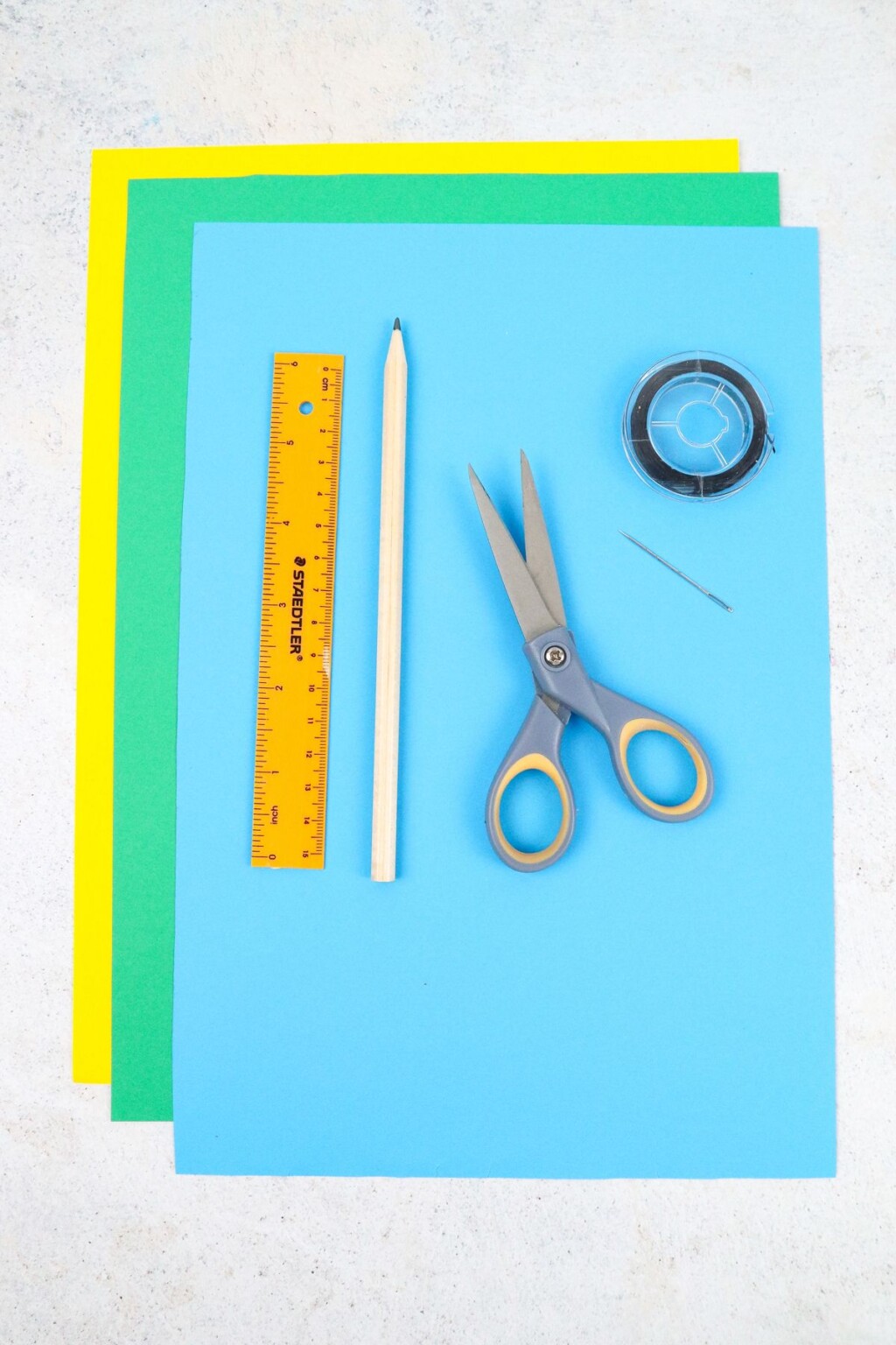 DIY Paper Bracelets - Craftsy Hacks