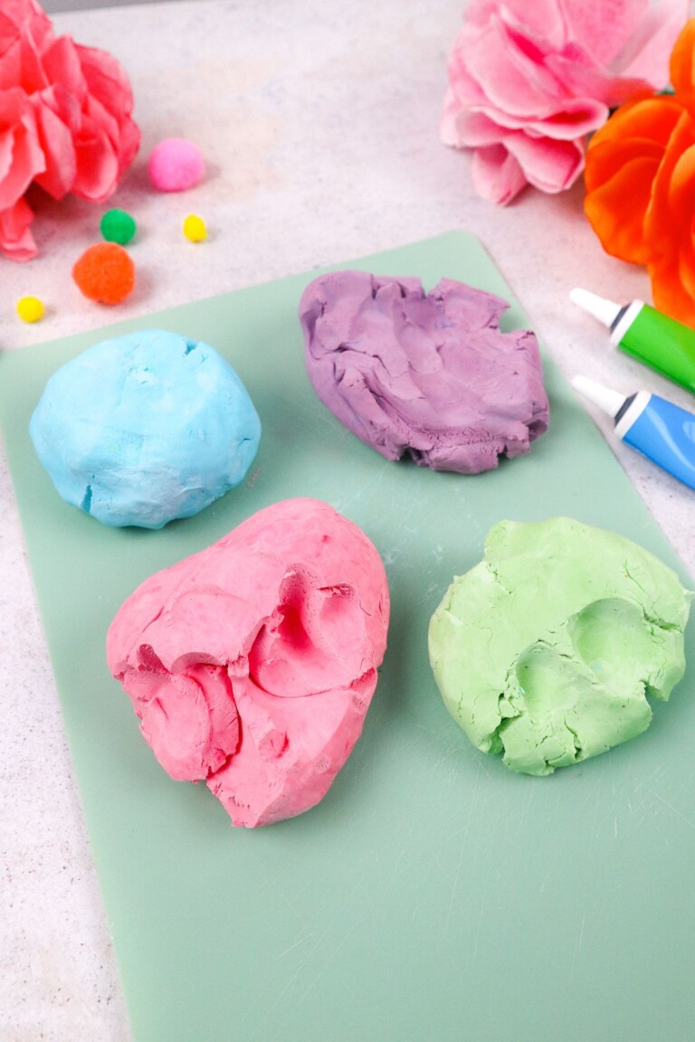 DIY Foam Dough - Craftsy Hacks