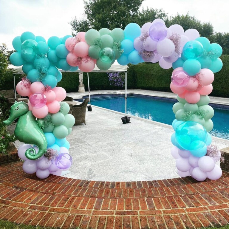 31 Fun Balloon Decoration Ideas for Pool Party - Craftsy Hacks