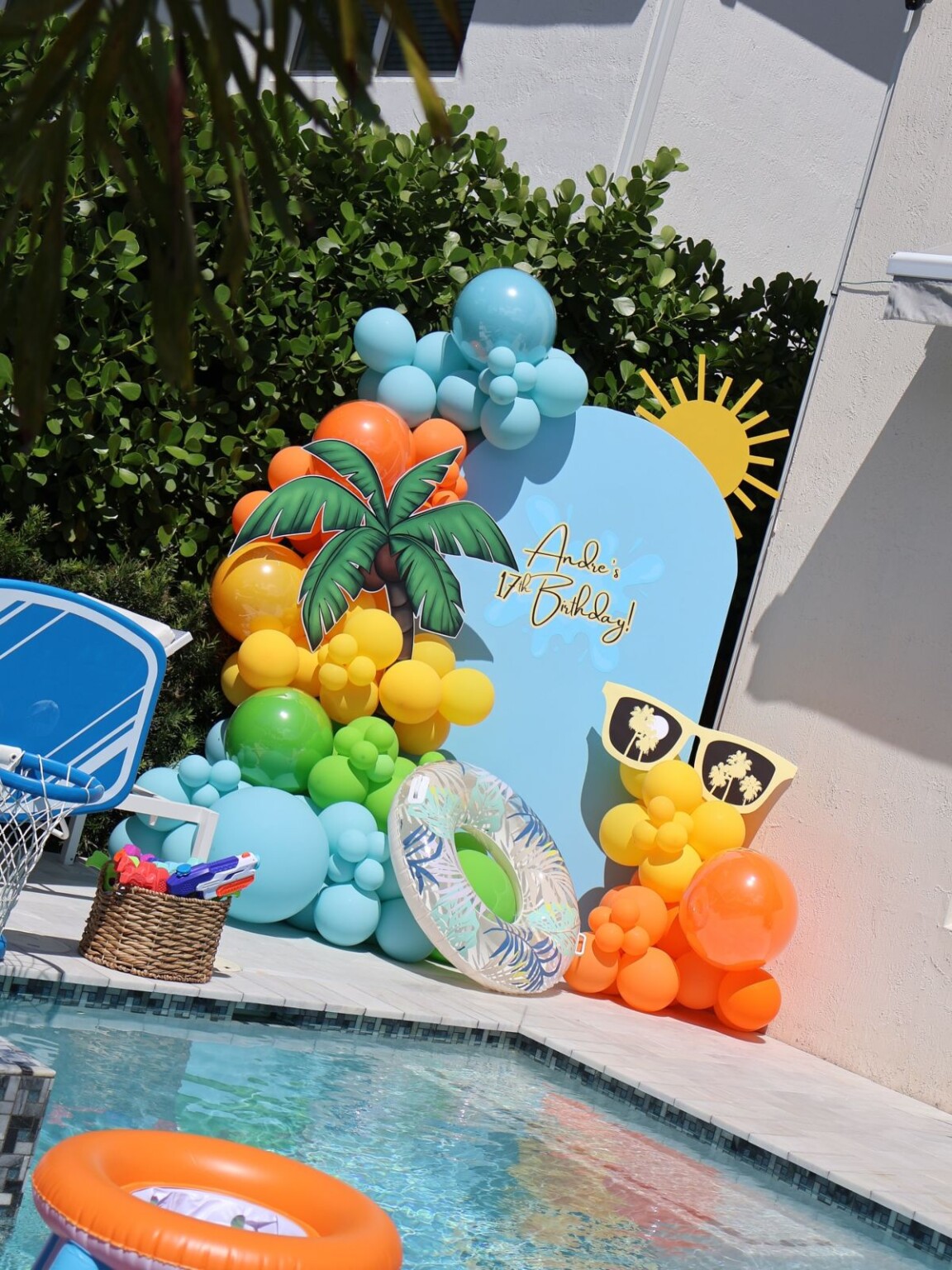 31 Fun Balloon Decoration Ideas for Pool Party - Craftsy Hacks