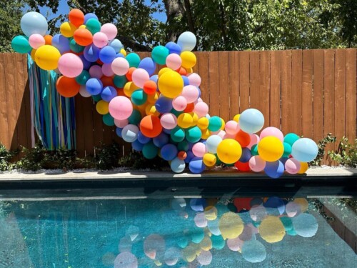 31 Fun Balloon Decoration Ideas for Pool Party - Craftsy Hacks