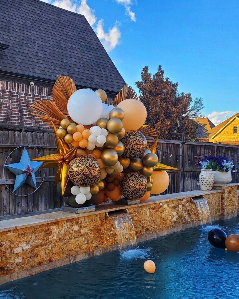31 Fun Balloon Decoration Ideas for Pool Party - Craftsy Hacks